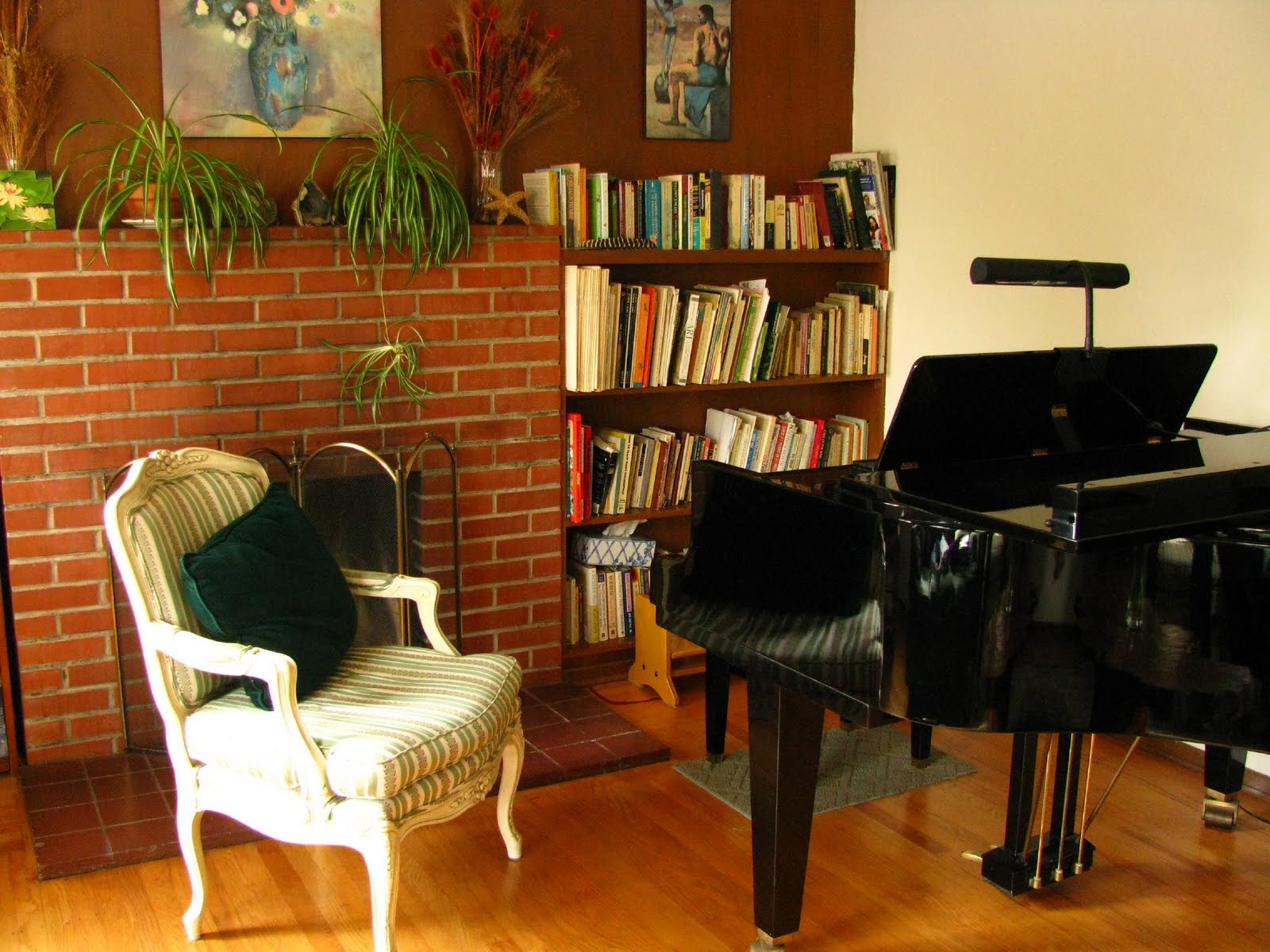 Usukimo's Piano World: Take care of your piano studio ( room )