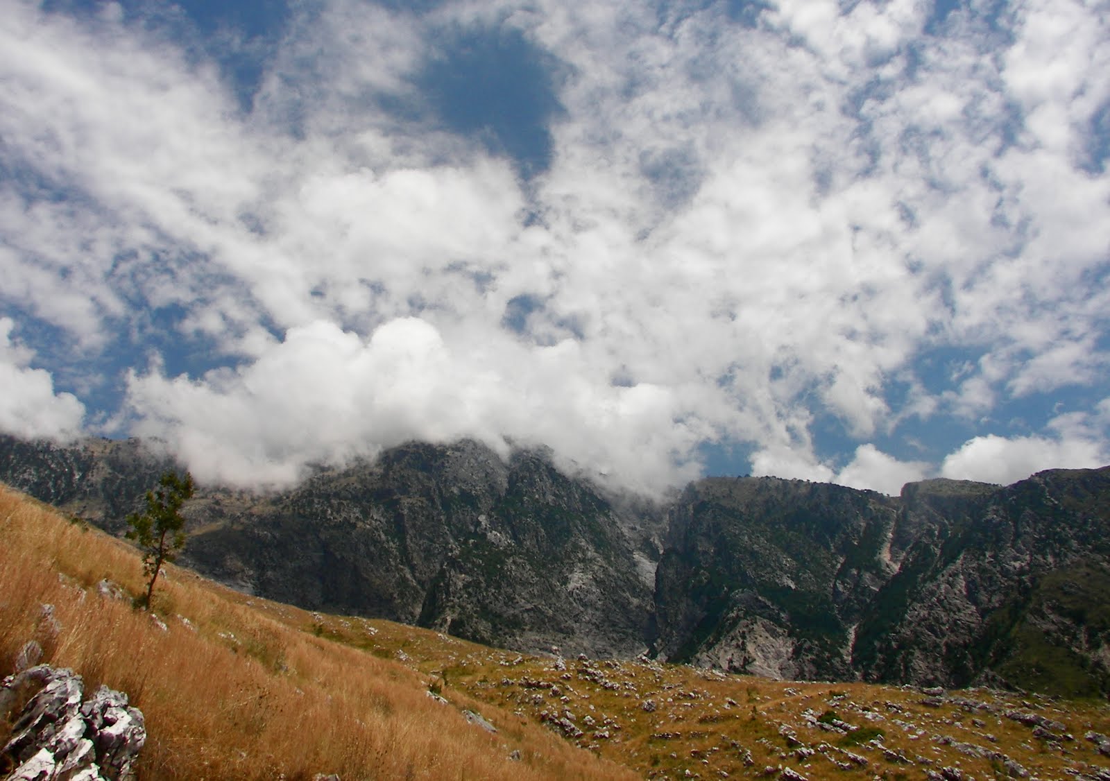 Përpjekja: O malet e Shqipërisë