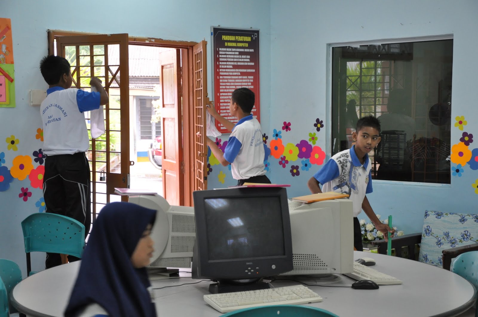 SEKOLAH KEBANGSAAN SENALING: Gotong - Royong Membersihkan Makmal ...