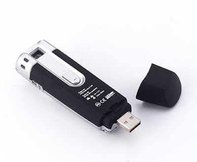 News Media: USB Flash Drive and Digital Camera