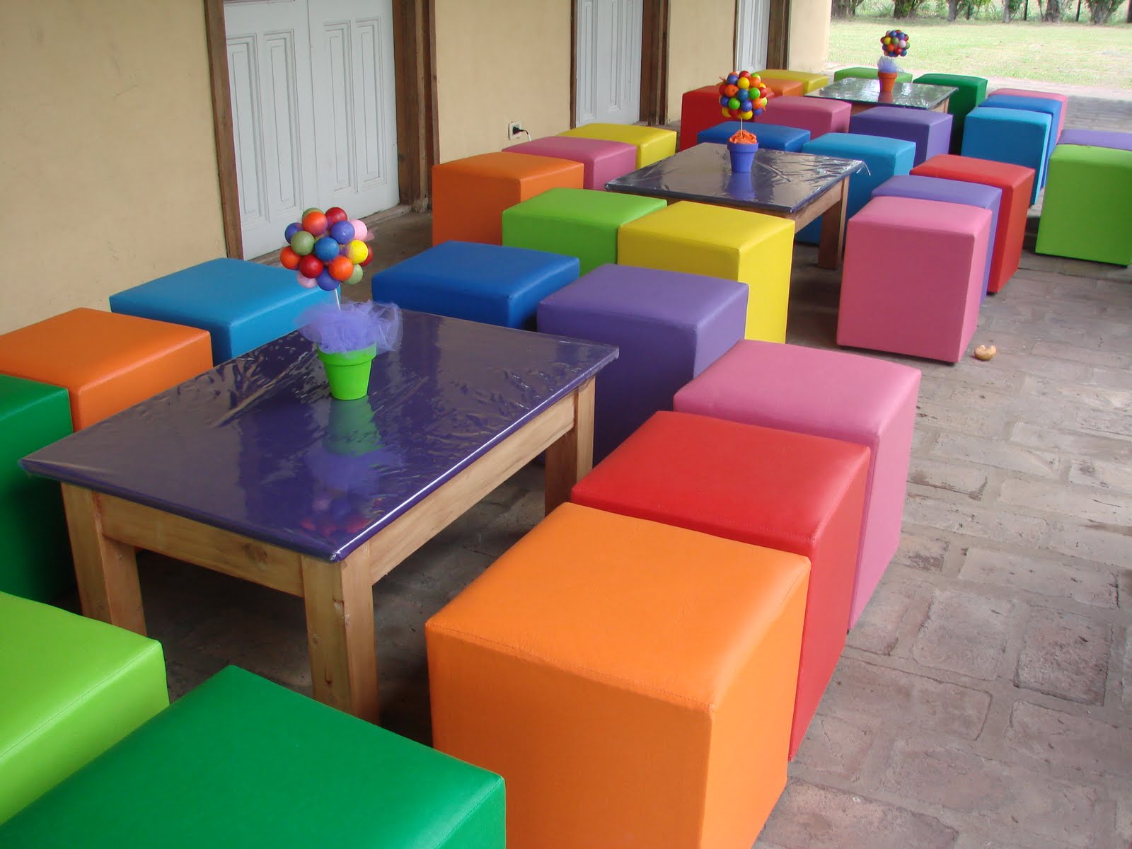 Estación Colores: Mini Livings con Puff de Colores