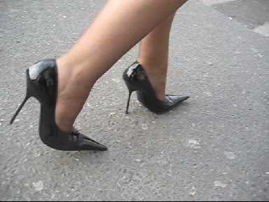 Sarah of RoSa Shoes: The Clicking Sound of Metal Tipped Stiletto Heels