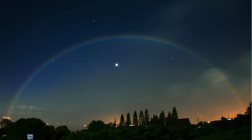Suburban spaceman: Rare Moonbows or Lunar Rainbows over Oregon and Hawaii