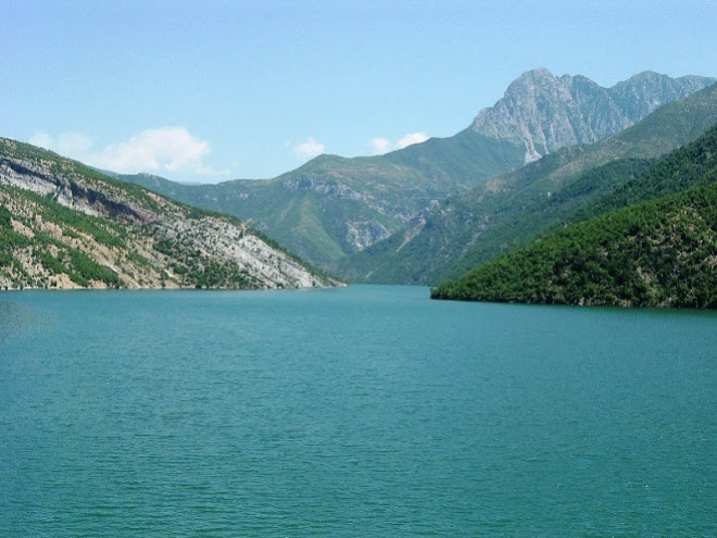 Guri i zi Shkoder : Pamje te liqenit :Rragam.