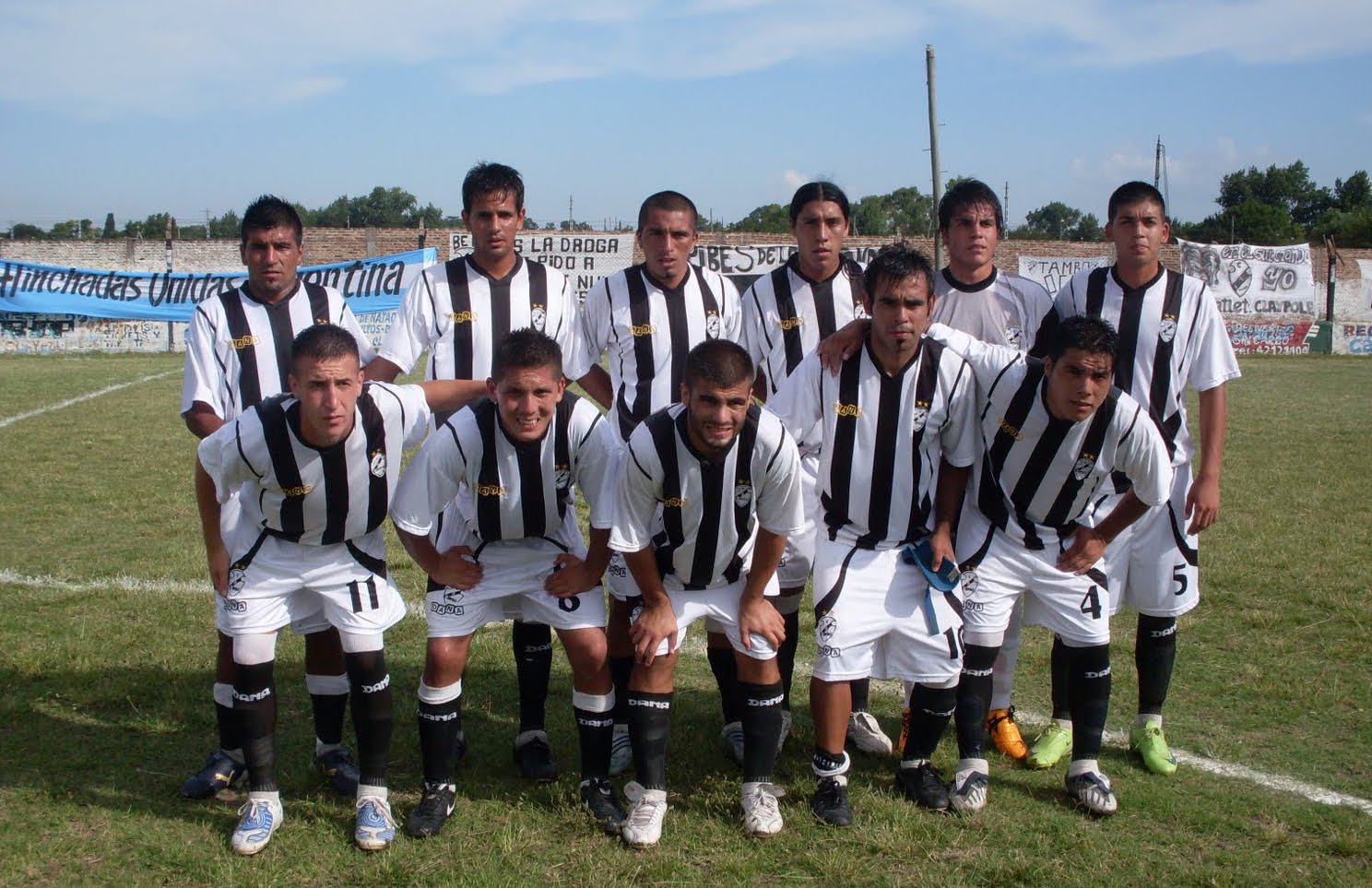 The Boys in Black and White: Club Atlético Claypole (Argentina)