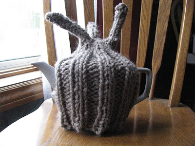Chris Knits in Niagara: Funky Chunky Teapot Cozy