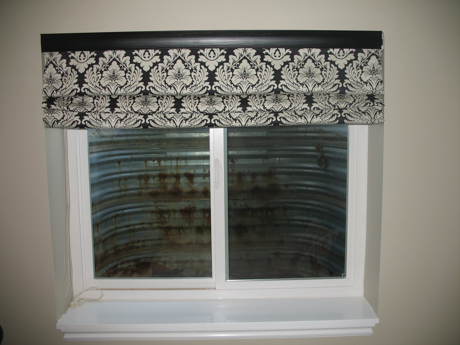 Mama Thompson: How to "update" your window wells...