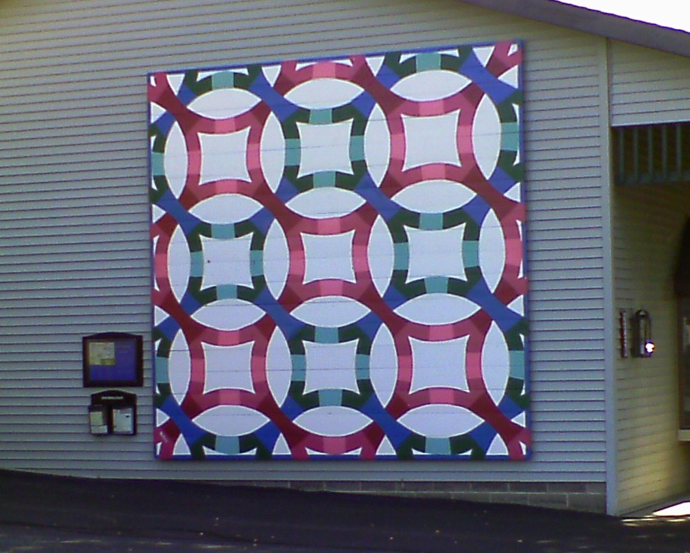 Hollyhock Quilts: Indiana Amish Quilt Murals!