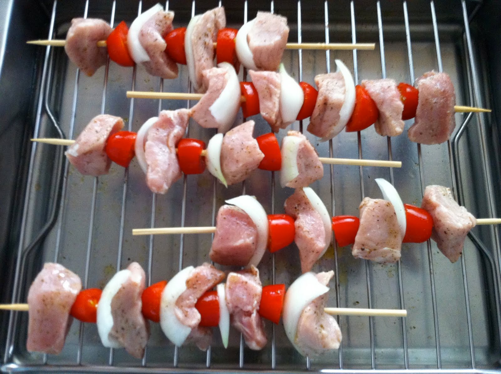 My Kitchen Diary: Χειροποίητα σουβλάκια με πιτούλες / Home-made souvlakia