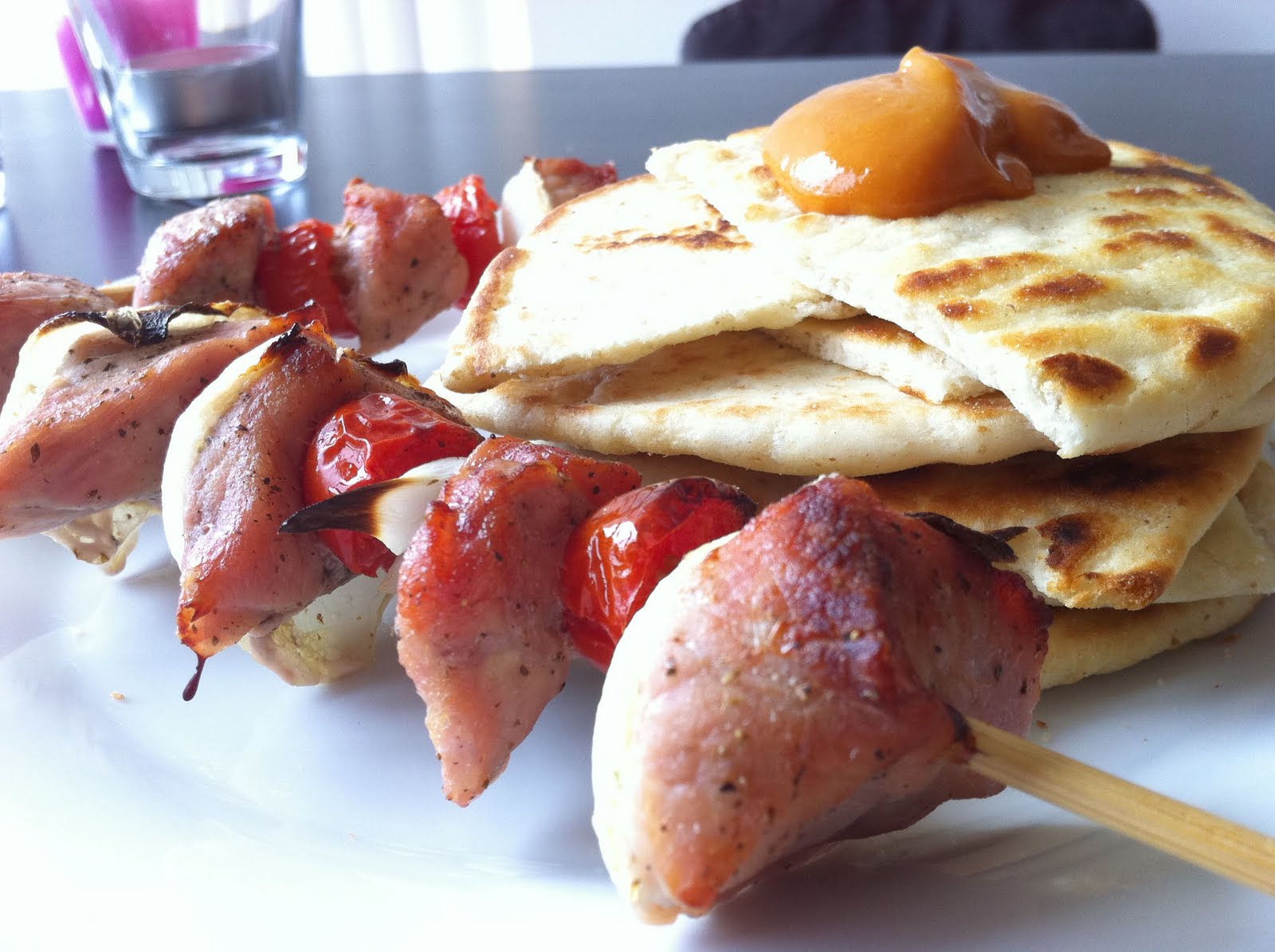 My Kitchen Diary: Χειροποίητα σουβλάκια με πιτούλες / Home-made souvlakia