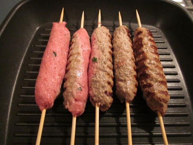 My Kitchen Diary: Μοσχαρίσιο kebab και πικάντικη σως γιαουρτιού / Beef ...