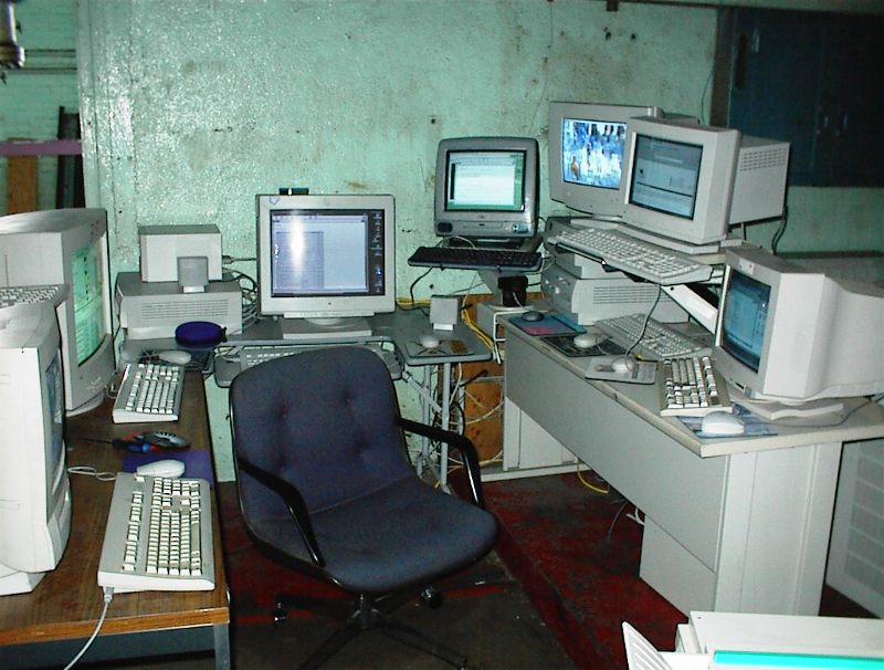 15 Cool and Unique Linux Desktop Workspaces (Workstations) | Tech Source