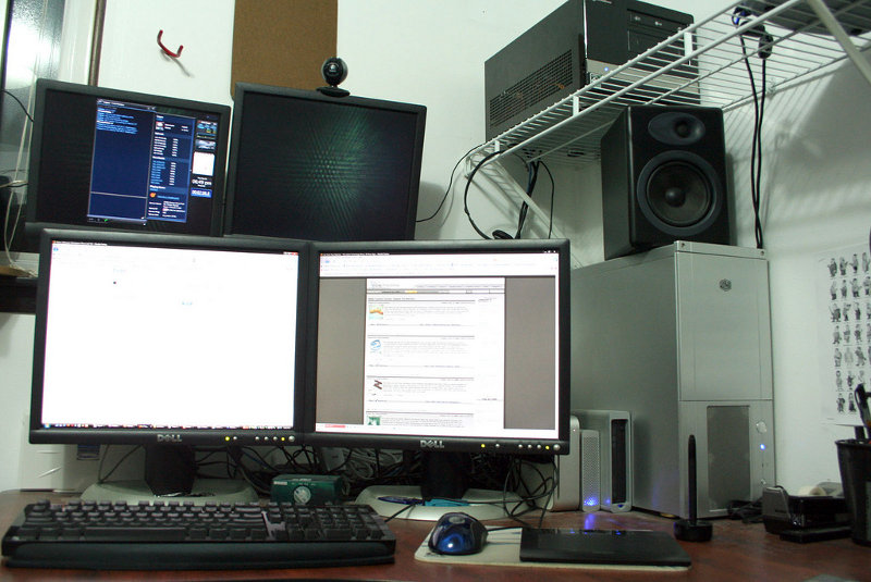 15 Cool and Unique Linux Desktop Workspaces (Workstations) | Tech Source