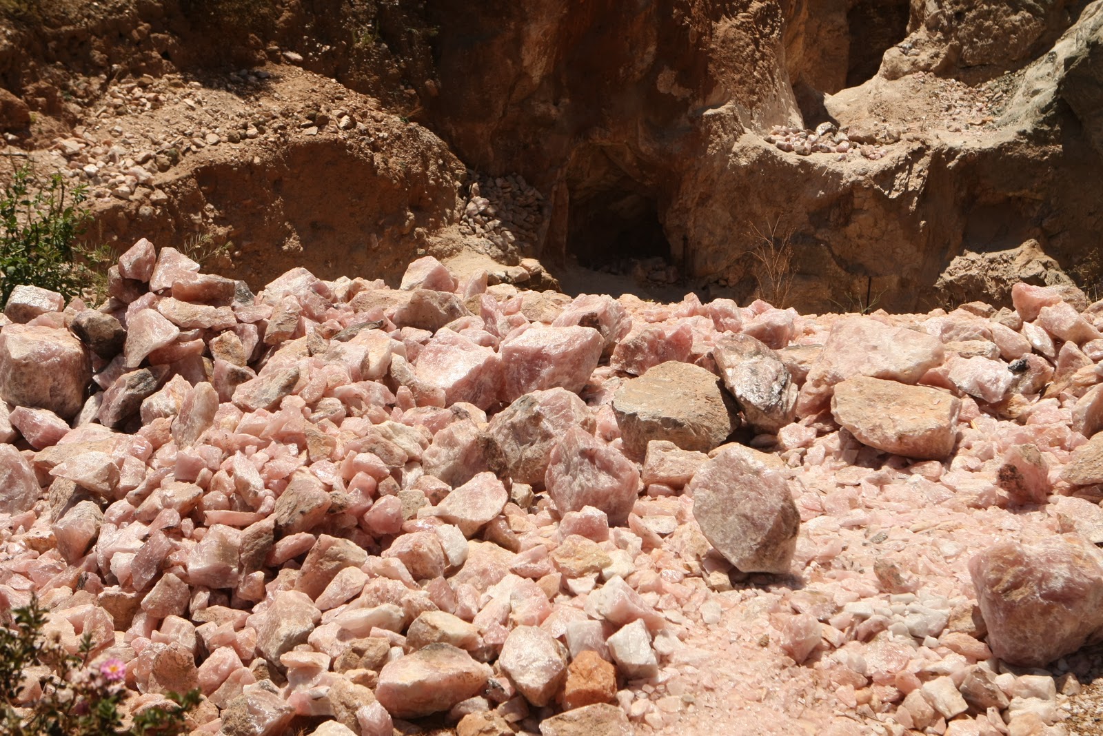 Madagascar Mineral Safari - 2010: Tsaramanga Rose Quartz Day Trip - Part 2