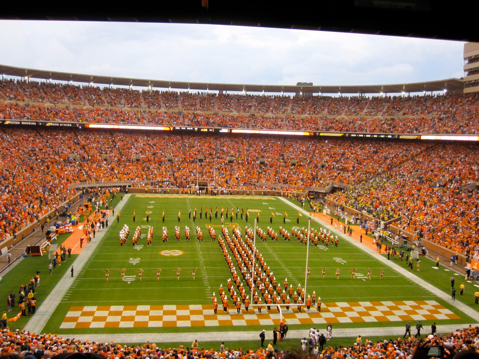The Holts' Happenings: Tennessee Football