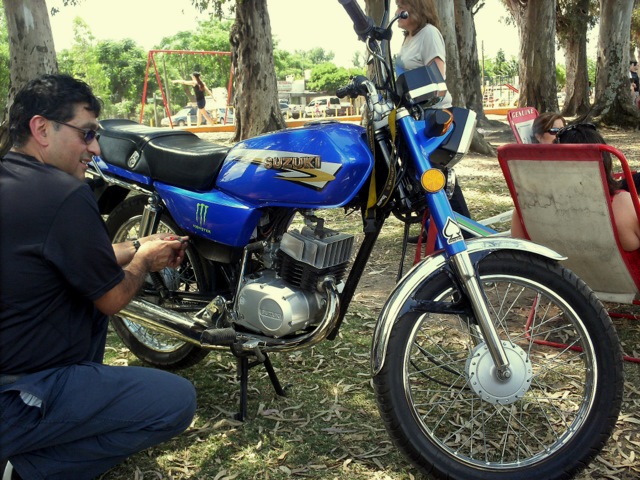 Suzuki ax 100 azul tuneada - Imagui