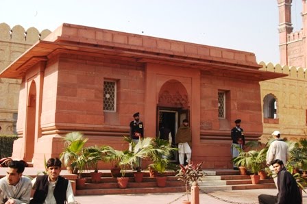 Pakistan travels: Tomb of Allama Muhammad Iqbal