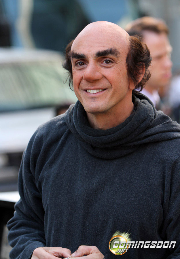 Gargamel é filmado em ação durante filmagem de Os Smurfs em Nova York ...