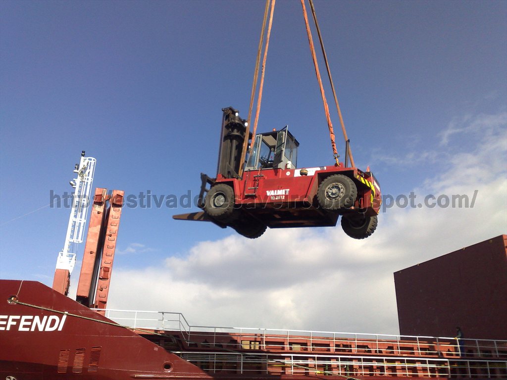 Descarga de bobinas de chapa ~ Estivadores de Aveiro