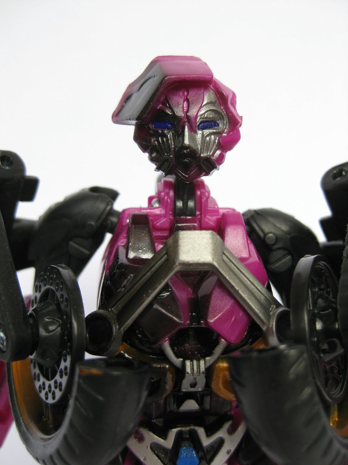 deSMOnd Collection: Hasbro - Exclusive Battle Damage "Arcee" Pt.2