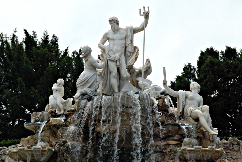 Destinations: NEPTUNE FOUNTAIN AT THE SCHONBRUNN PALACE
