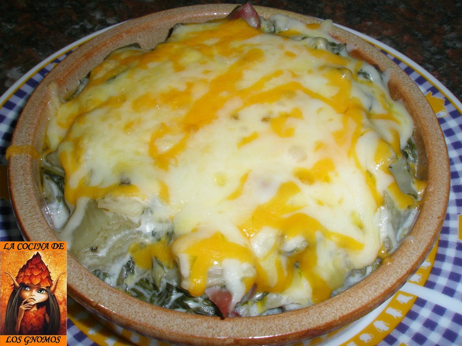 LA COCINA DE LOS GNOMOS: ACELGAS GRATINADAS CON QUESO Y PIÑONES