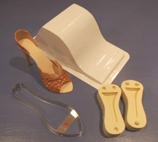 Kiwi Cakes: I'm in love with this new shoe cutter set