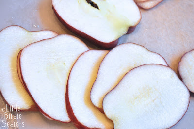 fall fun for preschoolers - autumn wreath and apple cut-outs | Little ...