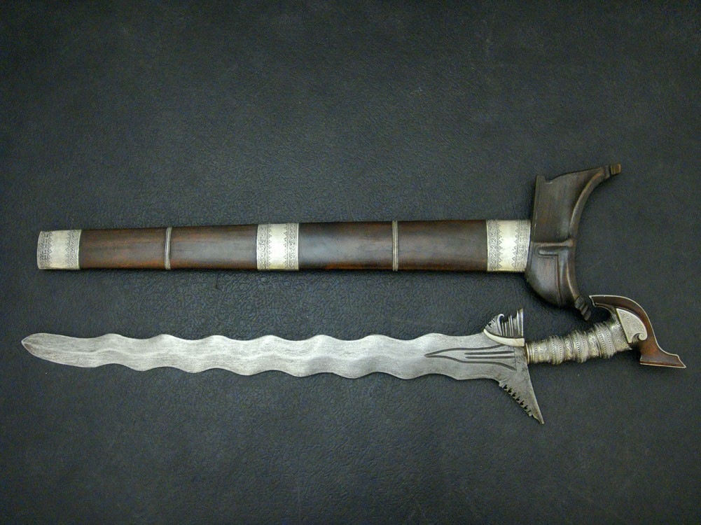 gObOk kAiBaN.....: Sundang@senjata lanun