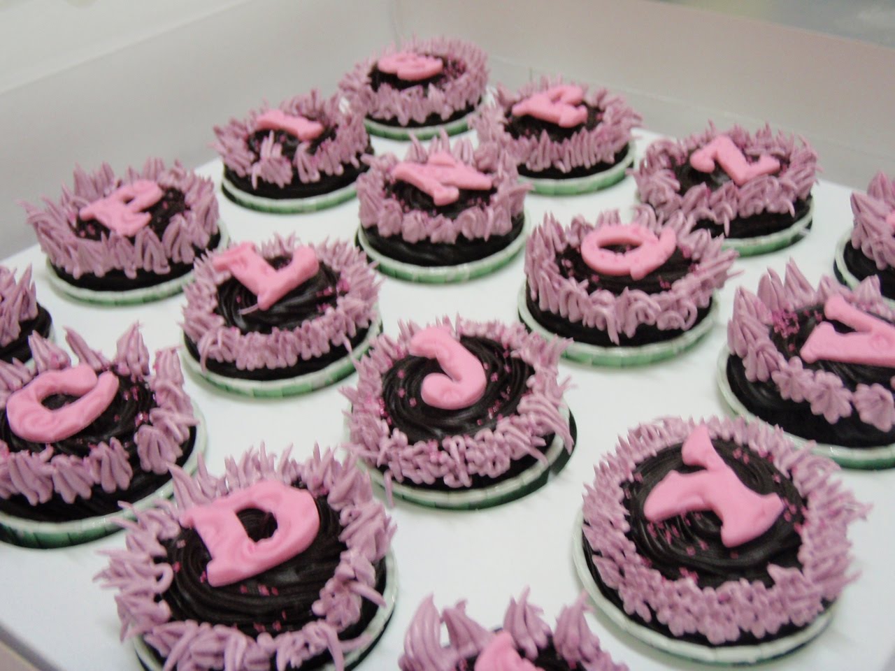 Yani's Homemade Cake: Alphabet cupcakes