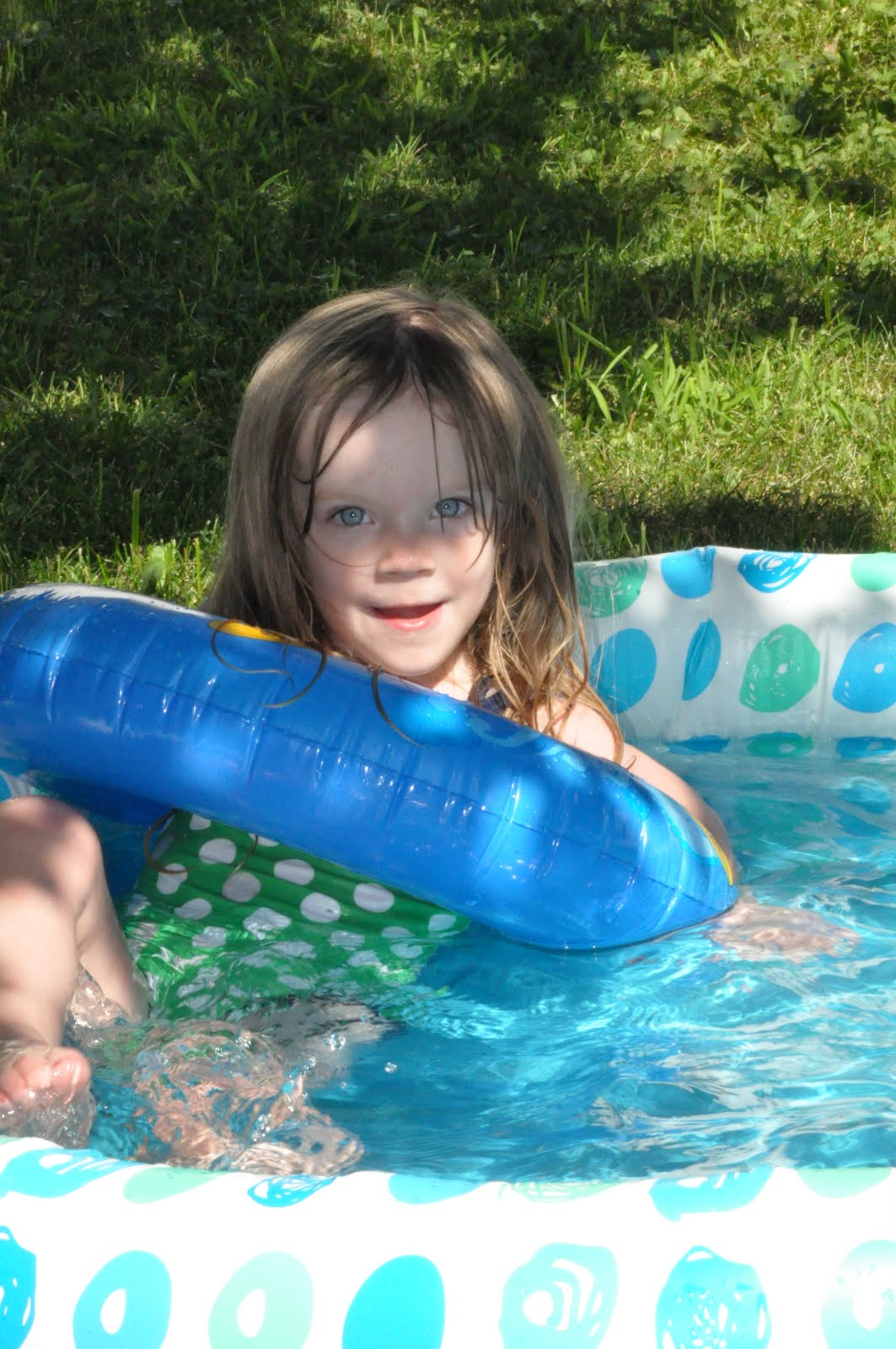 The Adventures of Sugarmommy and The Little Beauties: Pool side Beauties