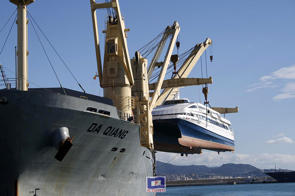 Málaga Marítima: El fast ferry EID TRAVEL sale de Málaga a bordo del ...
