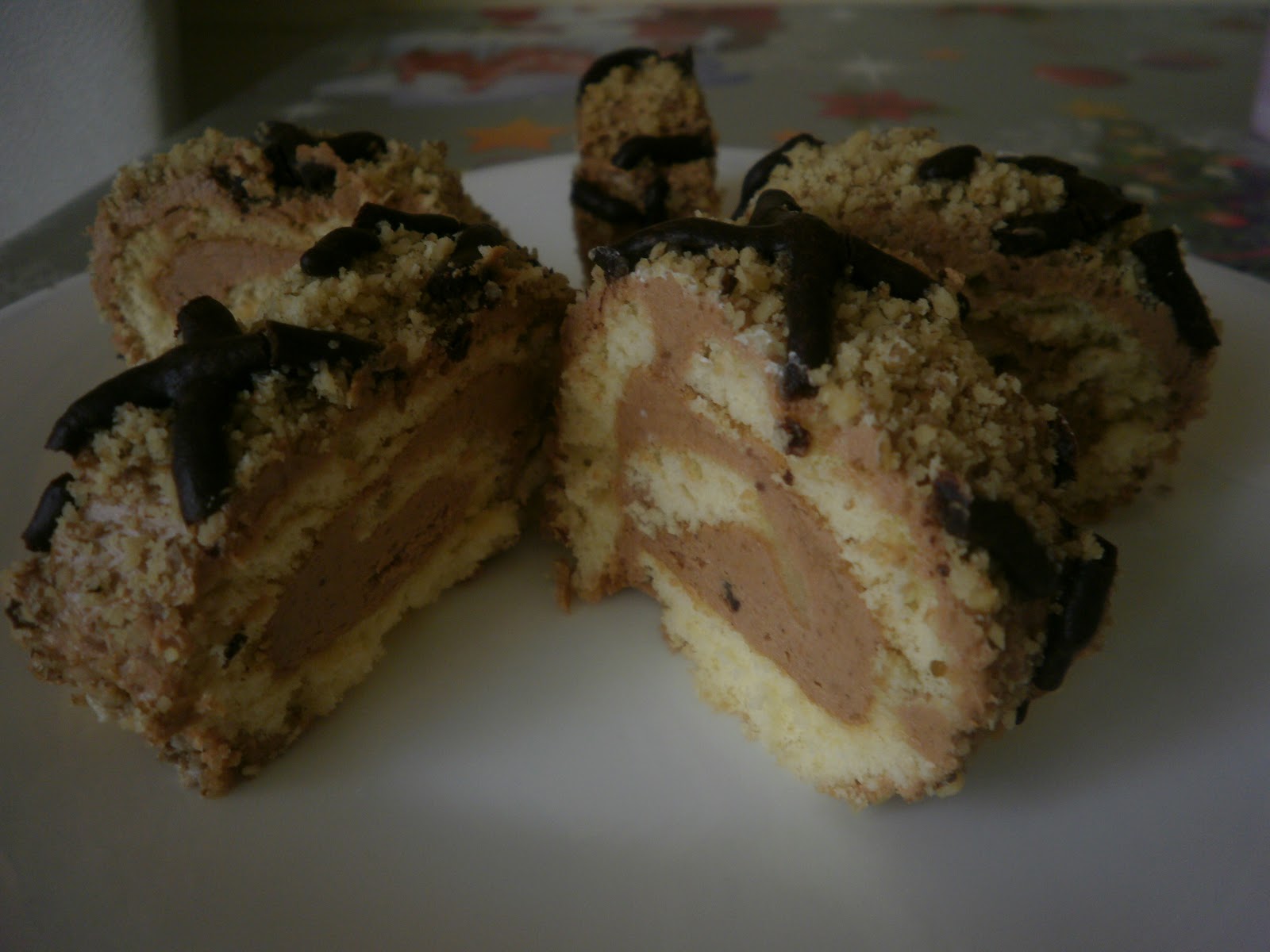 Myra's kitchen: Rulada cu crema dobos