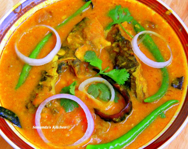 Recipes from Sunanda's Kitchen: Maacher Muror Daal (Fish Head With Daal)