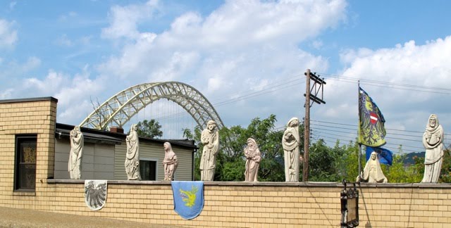 Another American Adventure: Highway statues and other Pittsburgh sites