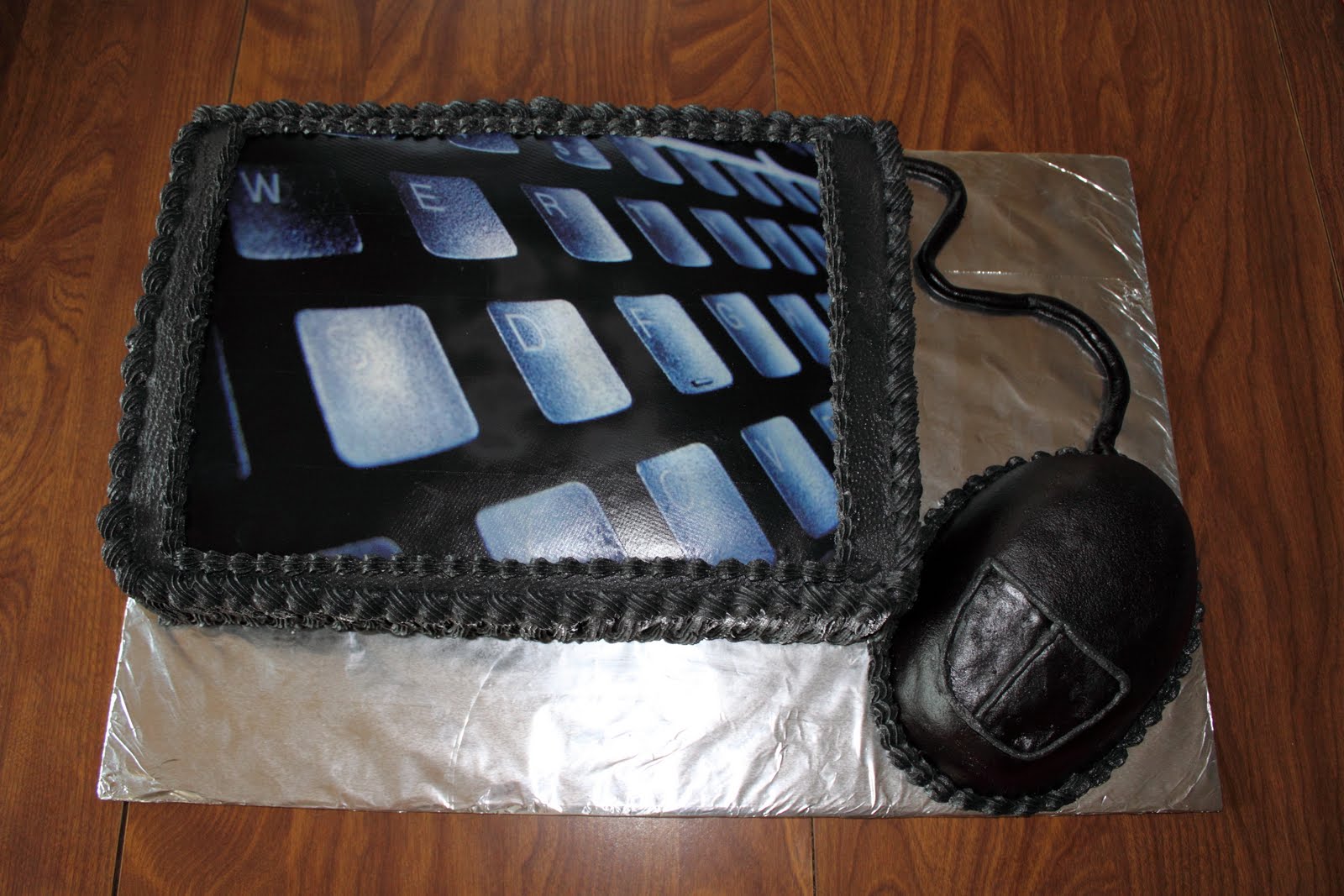 Edible Art.....baking, recipes, photography and crafts : Computer Cake