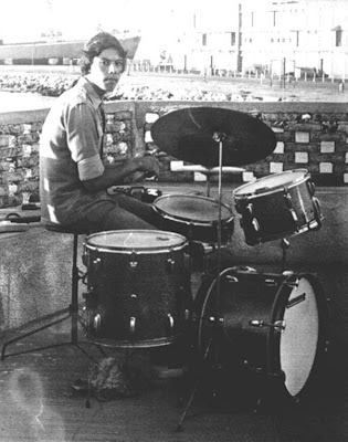 Revista Bateröz por el Baterista Roberto "Tito" Faraut García.: Escribe ...