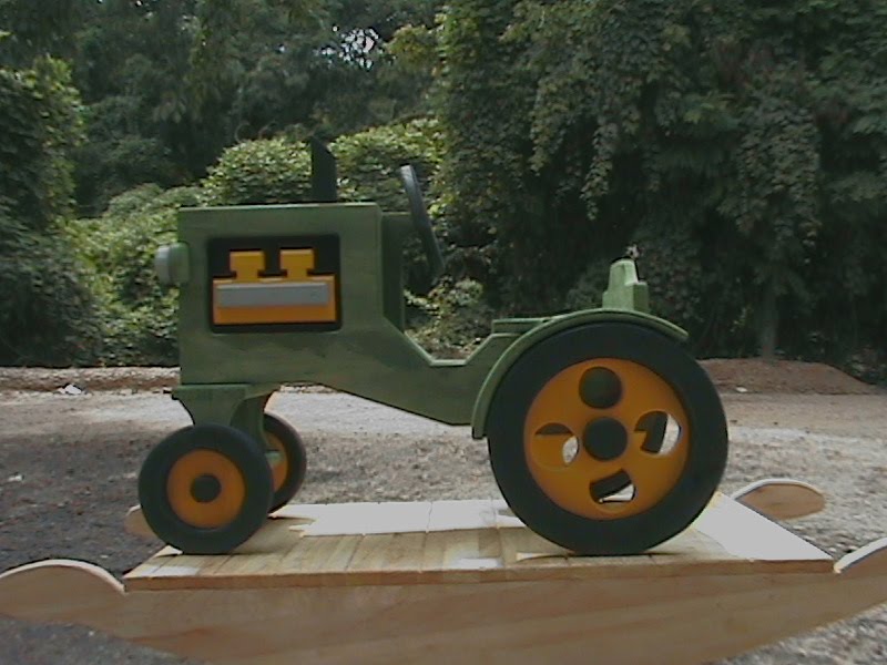 WDDSr Fine Woodworks: Rocking Tractor