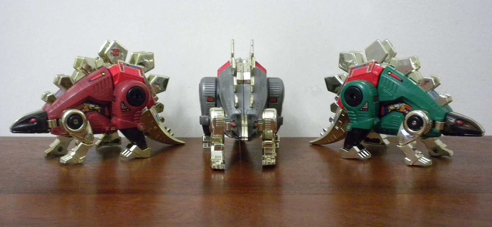 Blog Transformers.com: 599,601 y 602: Grey, Red & Green Snarl G2
