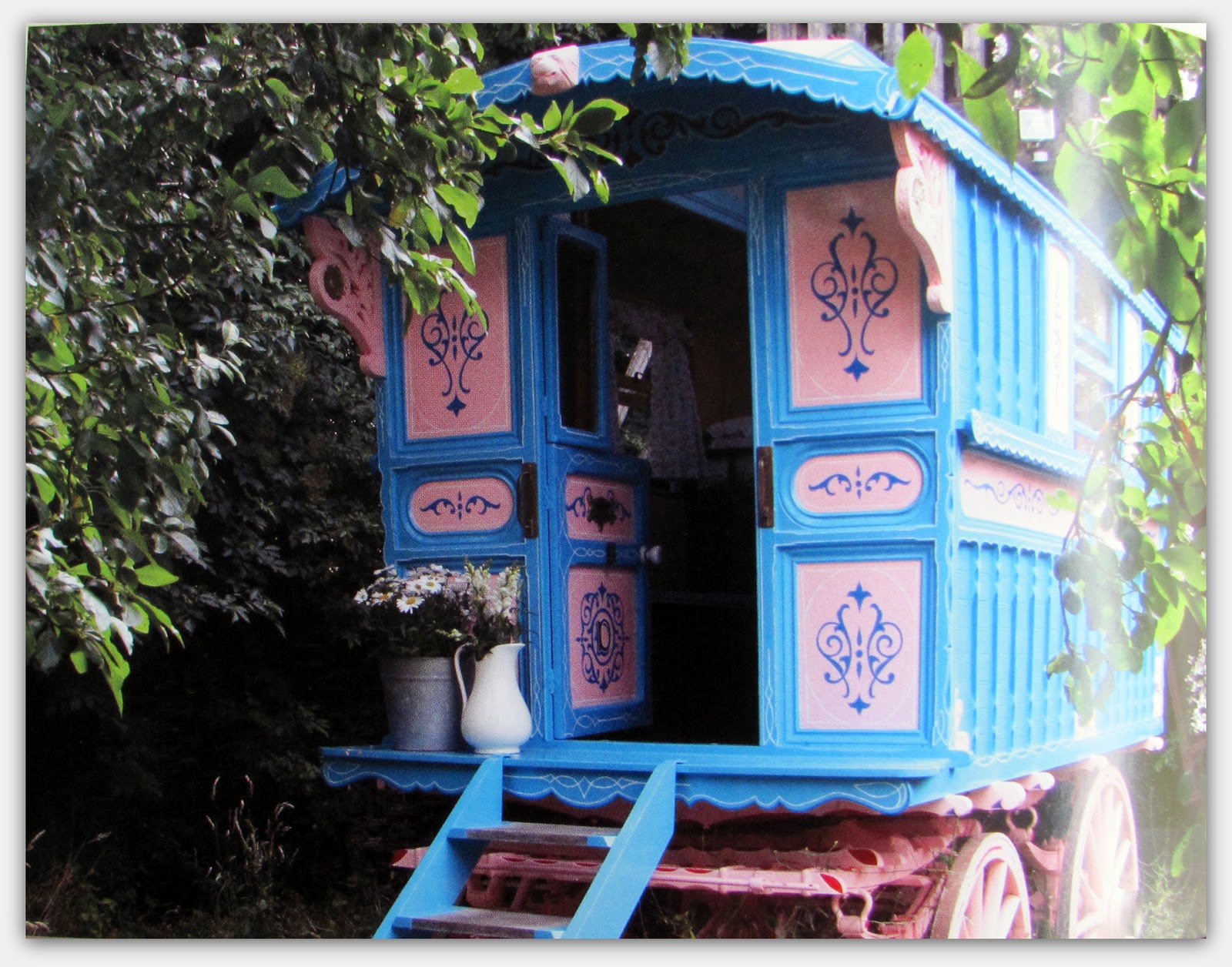 A Tranquil Townhouse: cool retro caravans