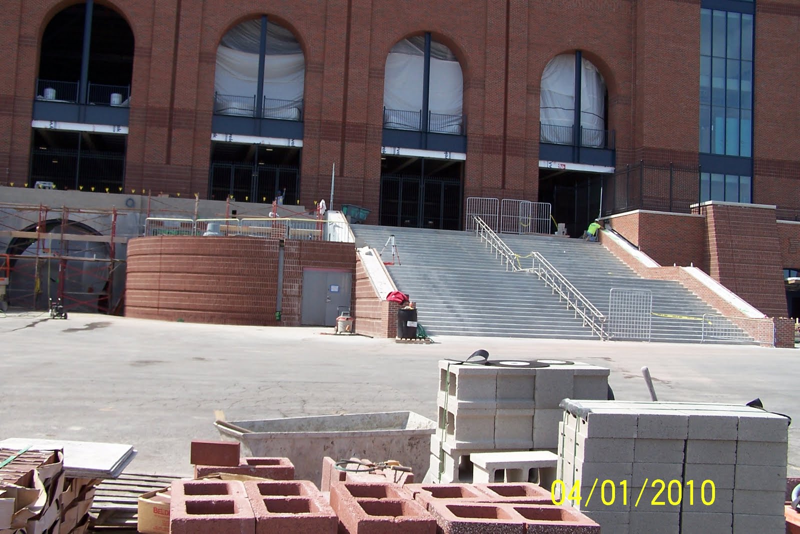 GBMWolverine: Michigan Stadium Pictures: Pictures of the Tunnel and Steps