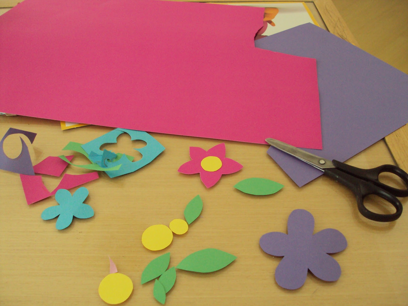 invencionices da mônica: A Arte de recortar papéis