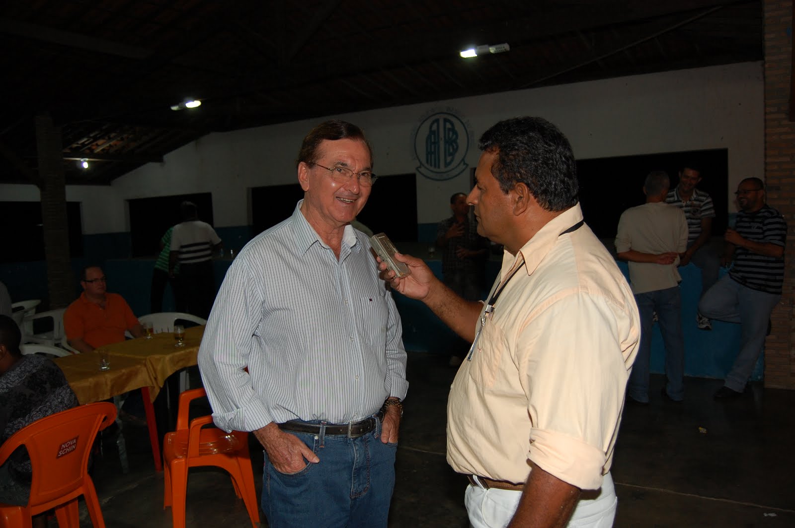 Eduardo Castro: Amigos comemoram o anivesário de Leônidas Simões