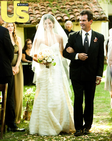 Holdem Celebrity: Beautiful Brides: Odette Yustman and Constance Zimmer