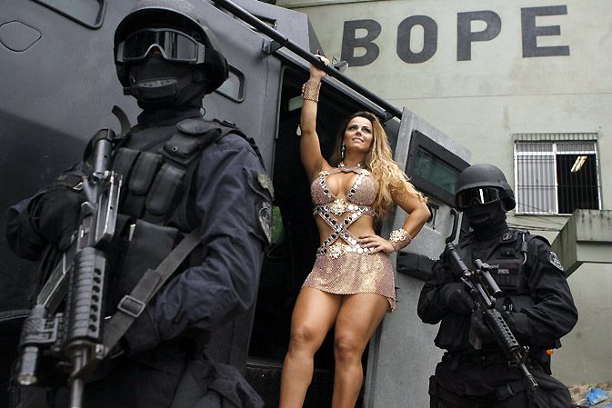 Jornal Bandeirantes News: Bope ‘resgata’ Vivi Araújo Jornal Bandeirantes News: Bope ‘resgata’ Vivi Araújo