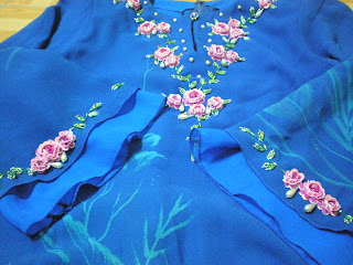 Seri Manik Rihans: MANIK & LABUCI "BUNGA-BUNGA CINTA"