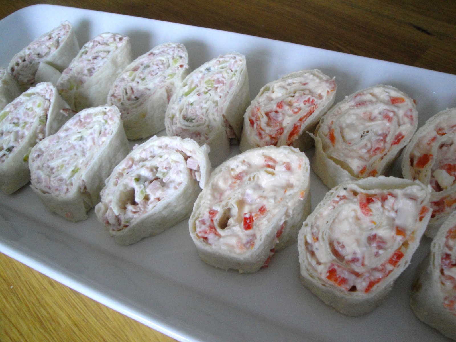 Ruokailmiö: Rieskarullat kinkku- ja kasvistäytteellä