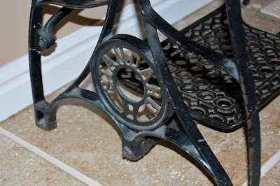 The Frosted Gardner: Nicole's Antique Spindle Sewing Machine
