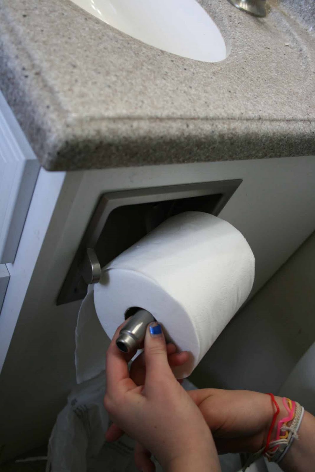 A Day at a Time: Dummies' Guide to Toilet Paper Etiquette