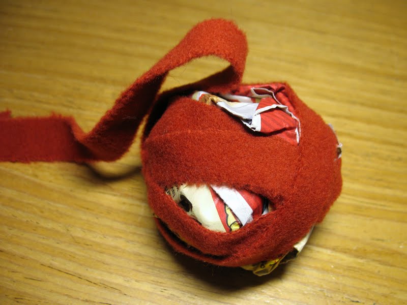 Globuri din textile reciclate – Breslo :: Breslog